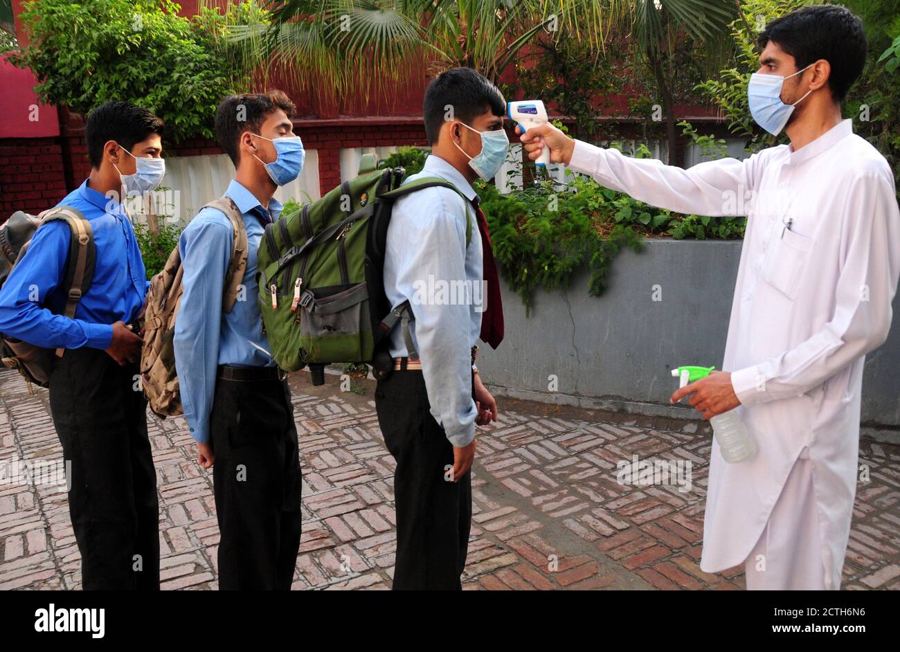 Peshawar, Pakistan. 23rd Sep, 2020. Students queue to get their ...