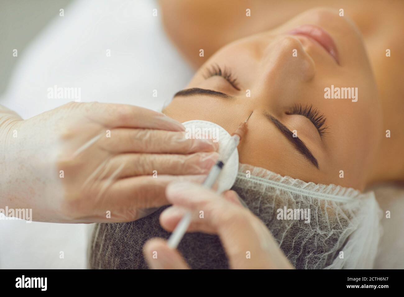 Botox needle hi-res stock photography and images - Alamy