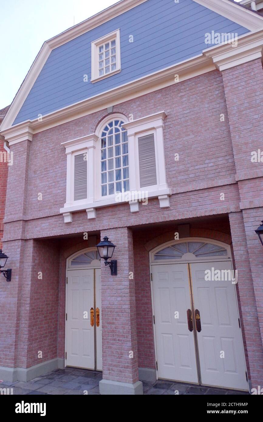 Pink doors hi-res stock photography and images - Alamy