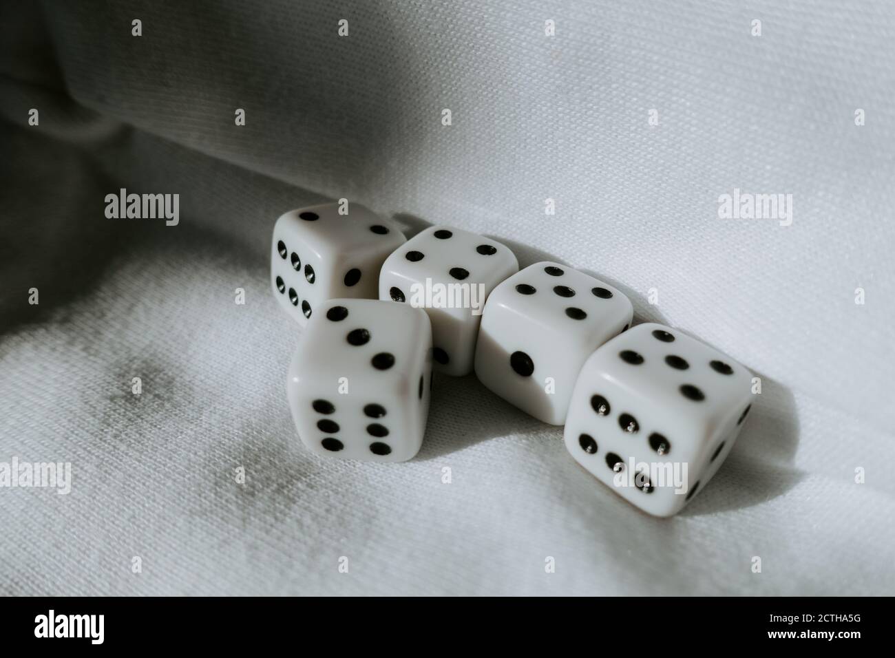 Multiple dice showing number hi-res stock photography and images - Alamy