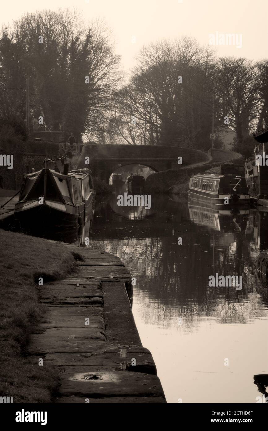 Live aboard barges on the Peak Forest Canal Stock Photo - Alamy