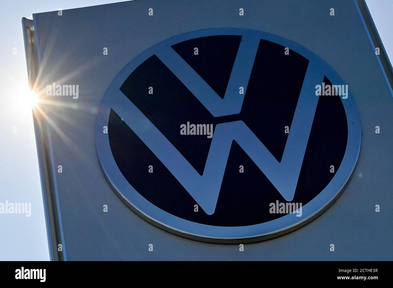 Zwickau, Germany. 18th Sep, 2020. The VW logo stands in front of the ...