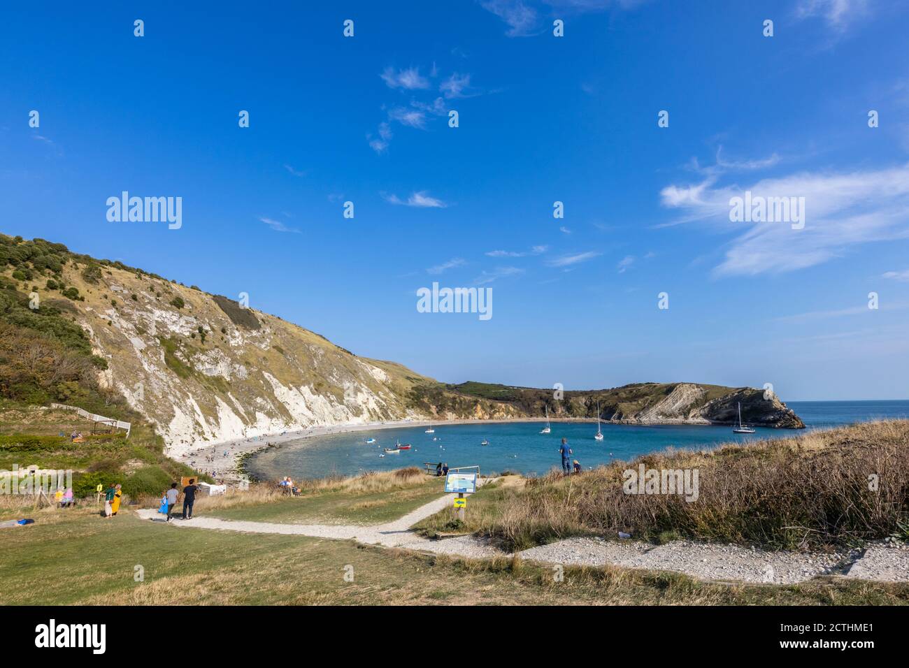Picturesque coastal view of the bay and chalk cliffs at Lulworth Cove ...