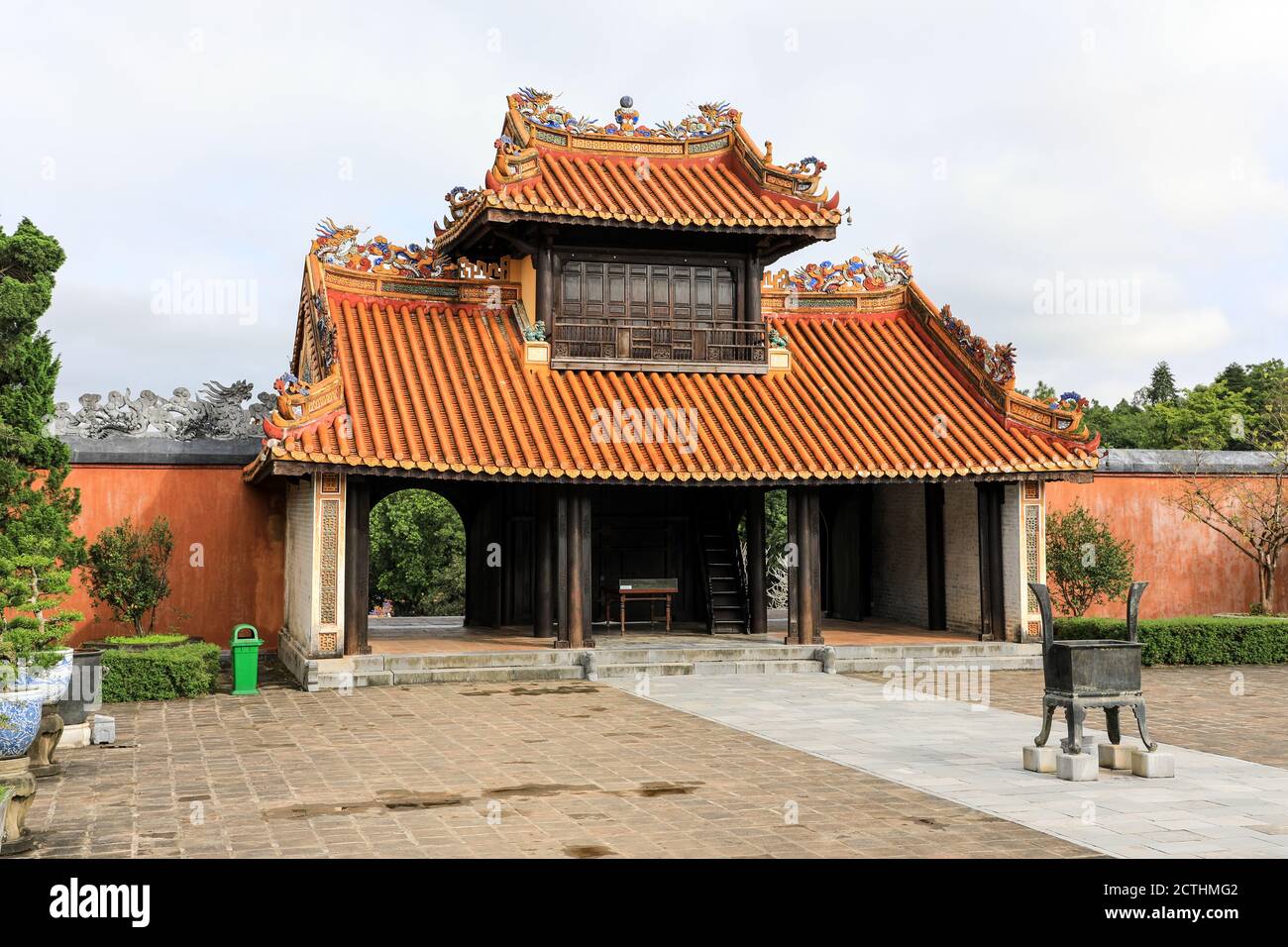 Complex temple hi-res stock photography and images - Alamy
