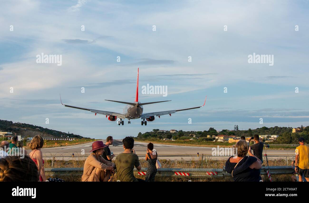 Plane ascending hi-res stock photography and images - Alamy