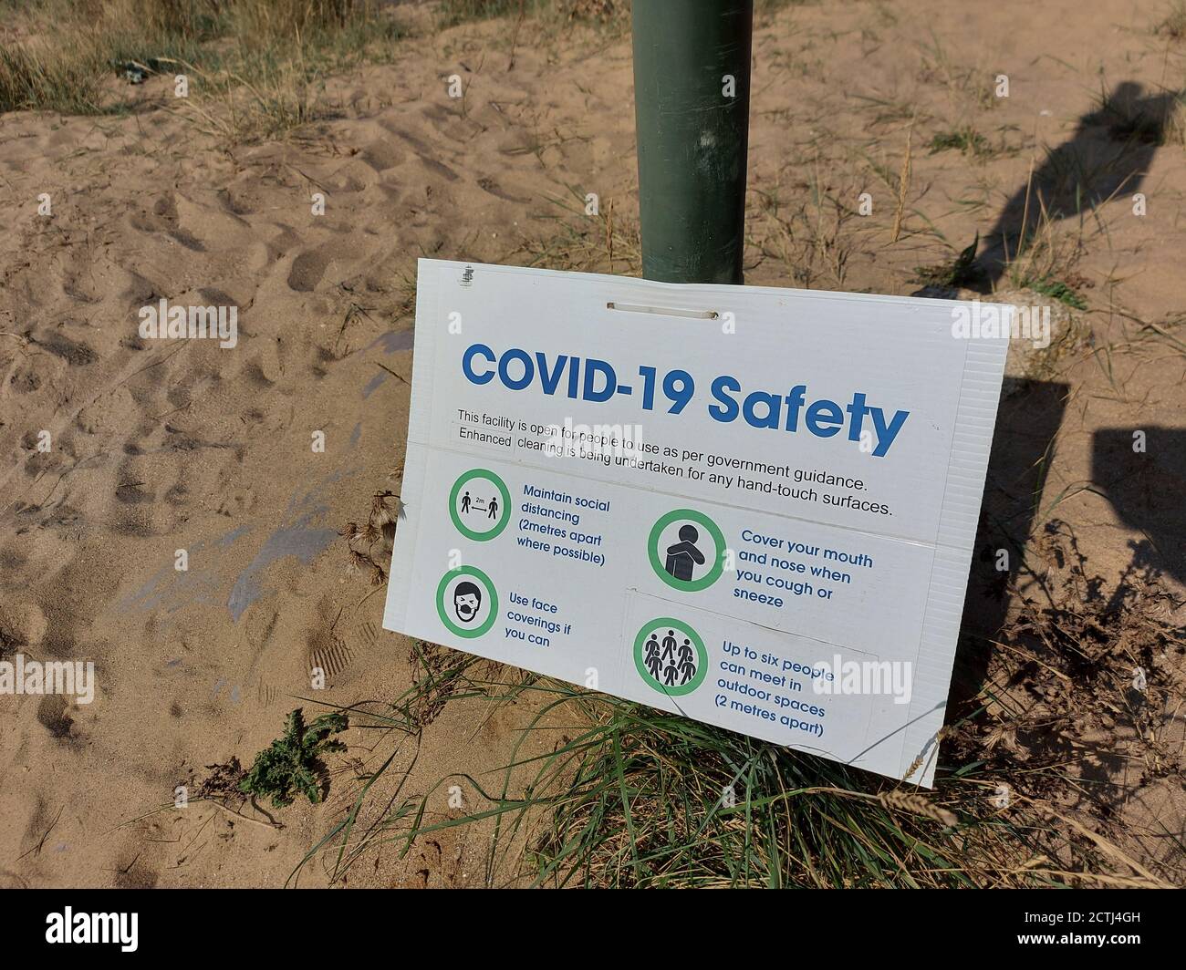 Covid-19 Safety Sign at the beach, 2020 pandemic restrictions Stock ...
