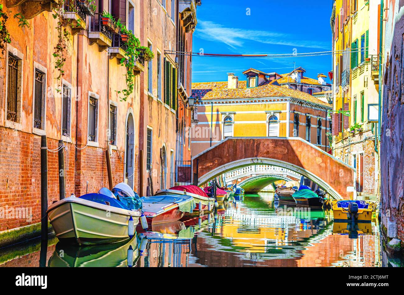 Gondolas on narrow canal hi-res stock photography and images - Alamy