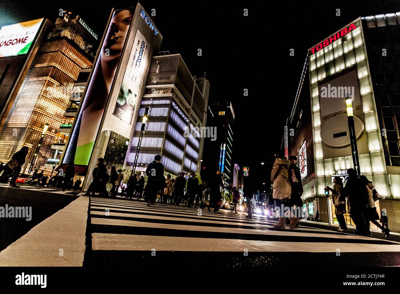 Shibuya intersection night hi-res stock photography and images - Alamy