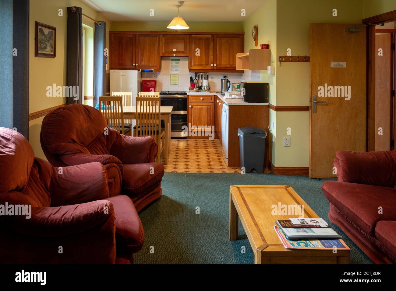 Old fashioned living room hi-res stock photography and images - Alamy