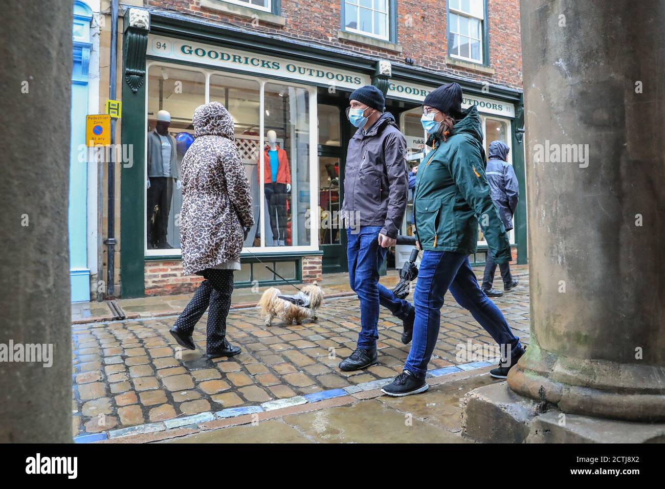 Whitby back streets hi-res stock photography and images - Alamy