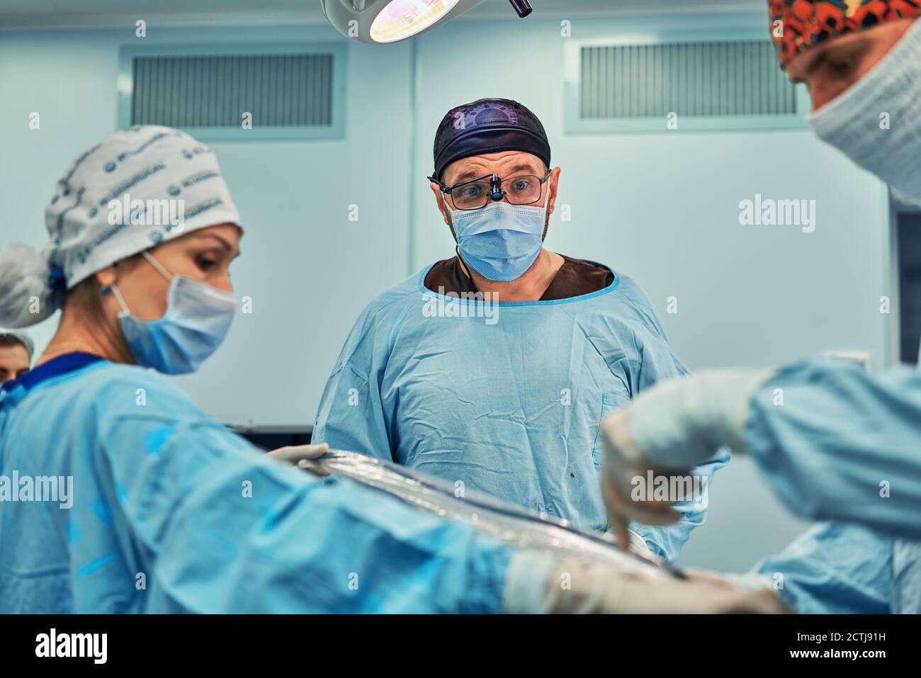 Team surgeon at work in operating room Stock Photo - Alamy