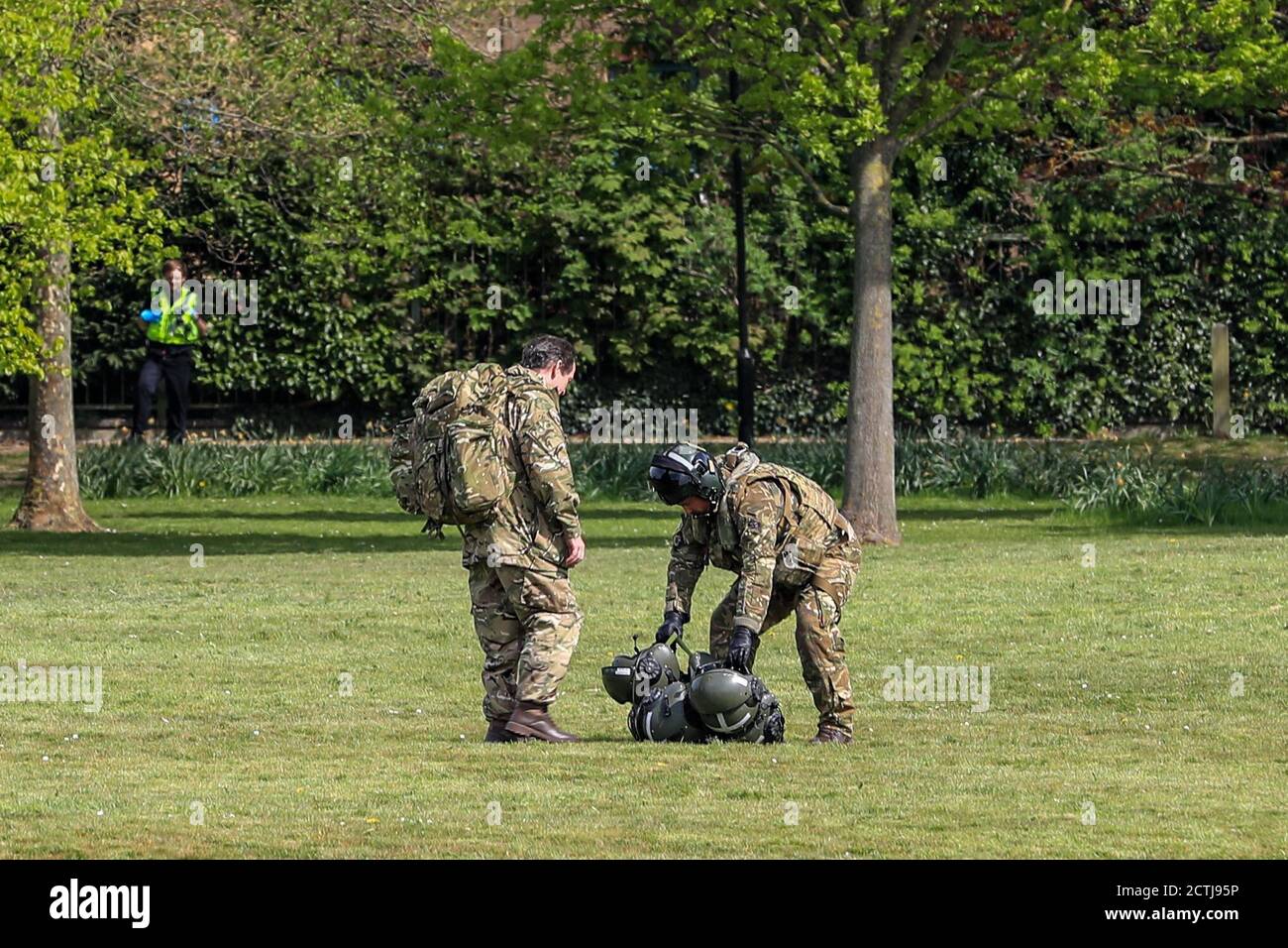 Ch 47 chinook supplies hi-res stock photography and images - Alamy