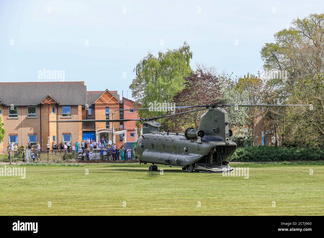 A RAF CH-47 Chinook drops off supplies for NHS Nightingale Harrogate in ...