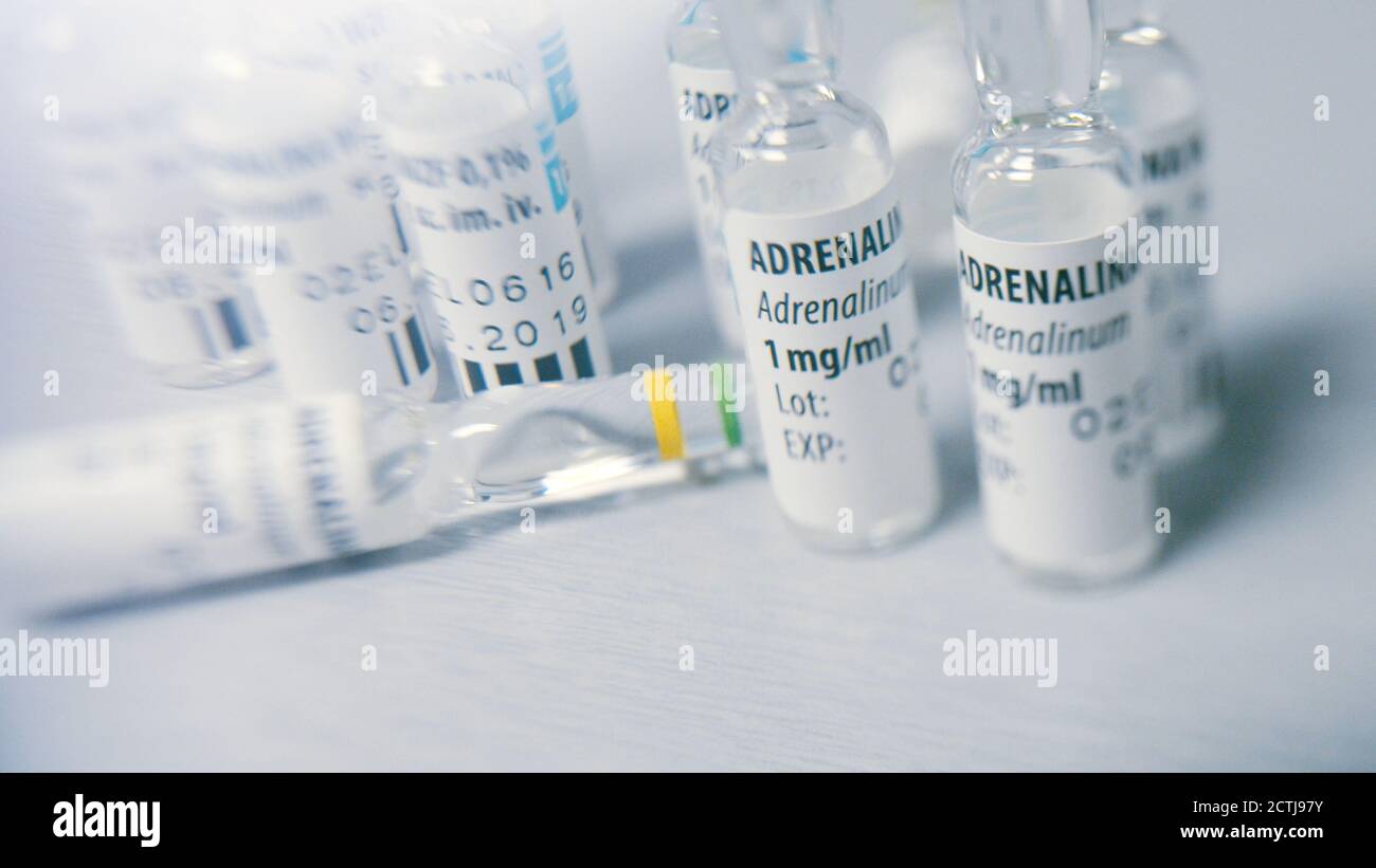 Adrenalin injection hi-res stock photography and images - Alamy