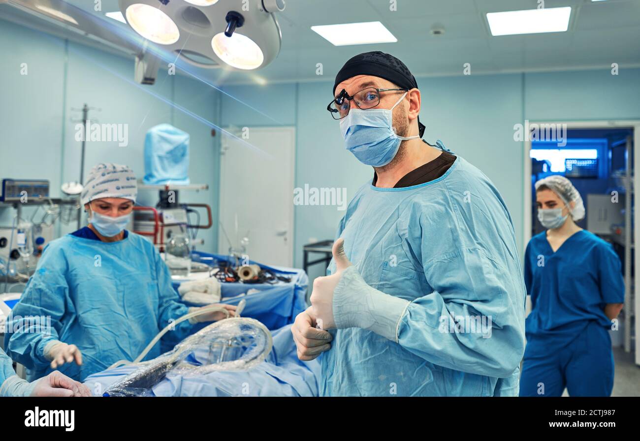 Team surgeon at work in operating room Stock Photo - Alamy