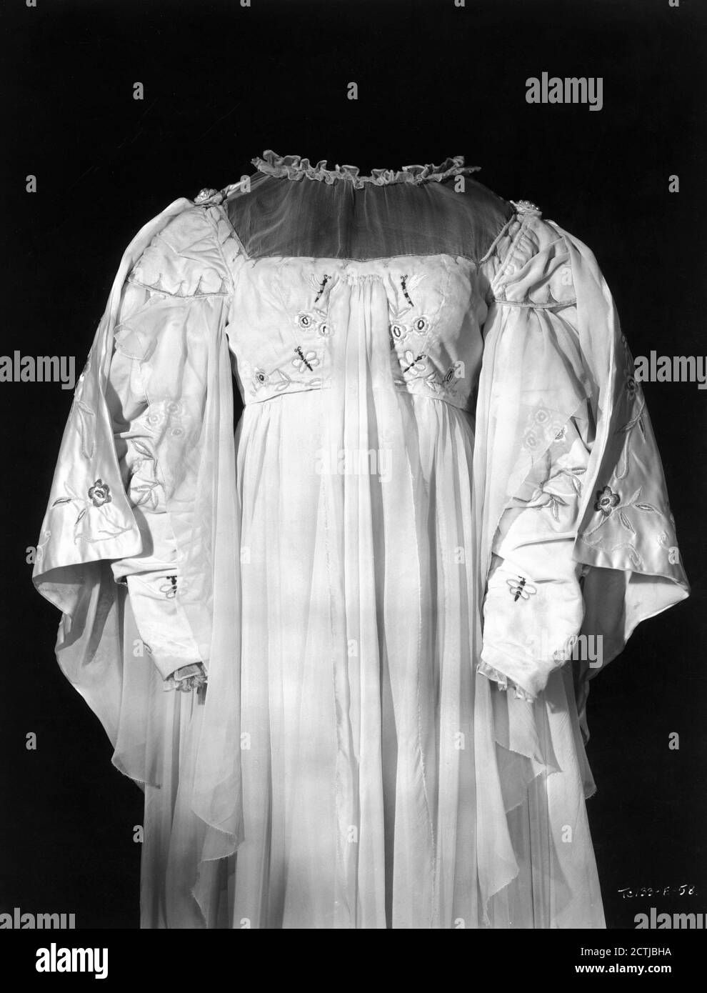 Elizabethan costume cinema hi-res stock photography and images - Alamy