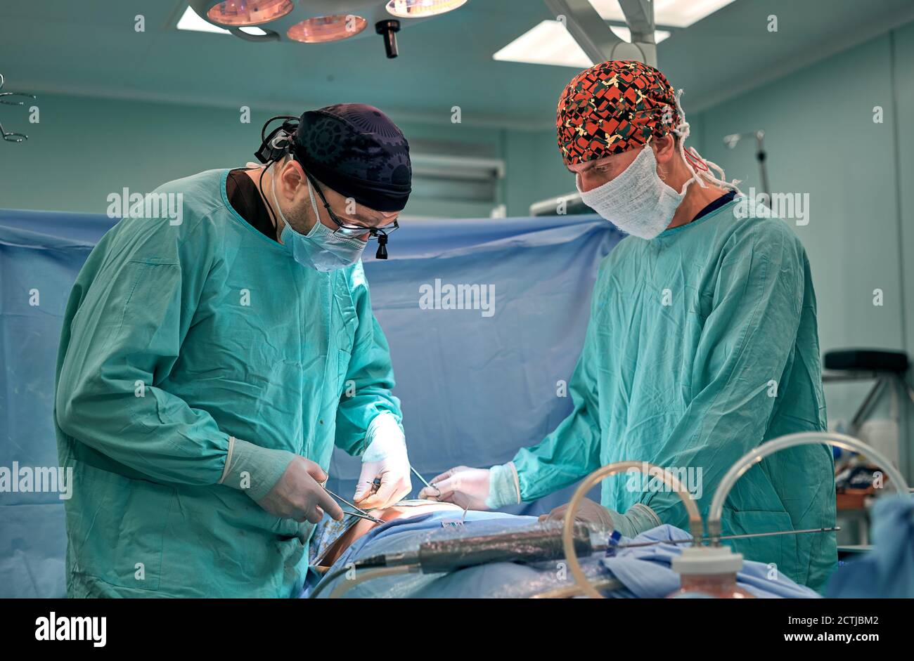 Team surgeon at work in operating room Stock Photo - Alamy