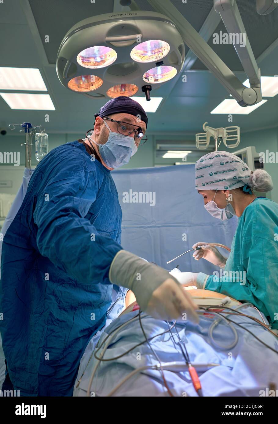 Team surgeon at work in operating room Stock Photo - Alamy