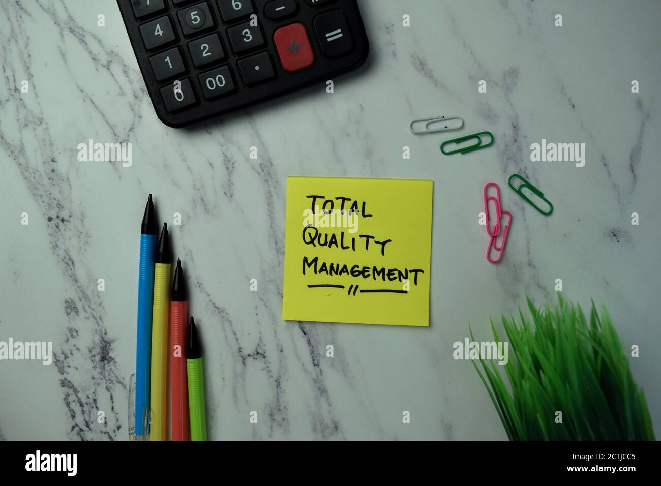 Total Quality Management write on sticky notes isolated on office desk ...