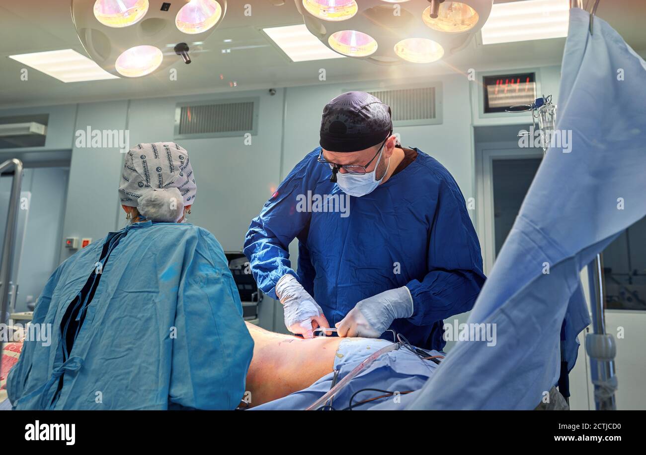 Team surgeon at work in operating room Stock Photo - Alamy