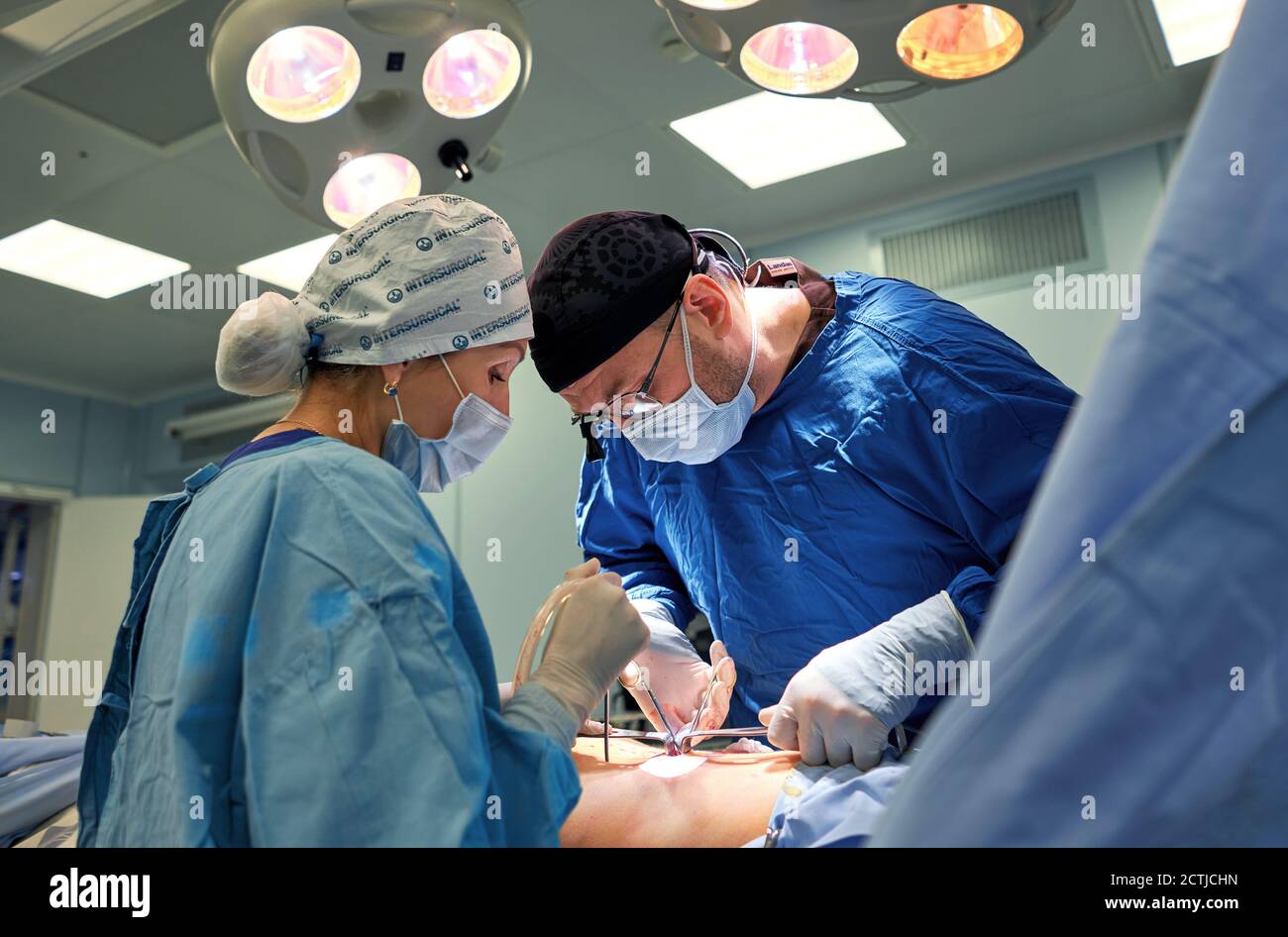 Team surgeon at work in operating room Stock Photo - Alamy