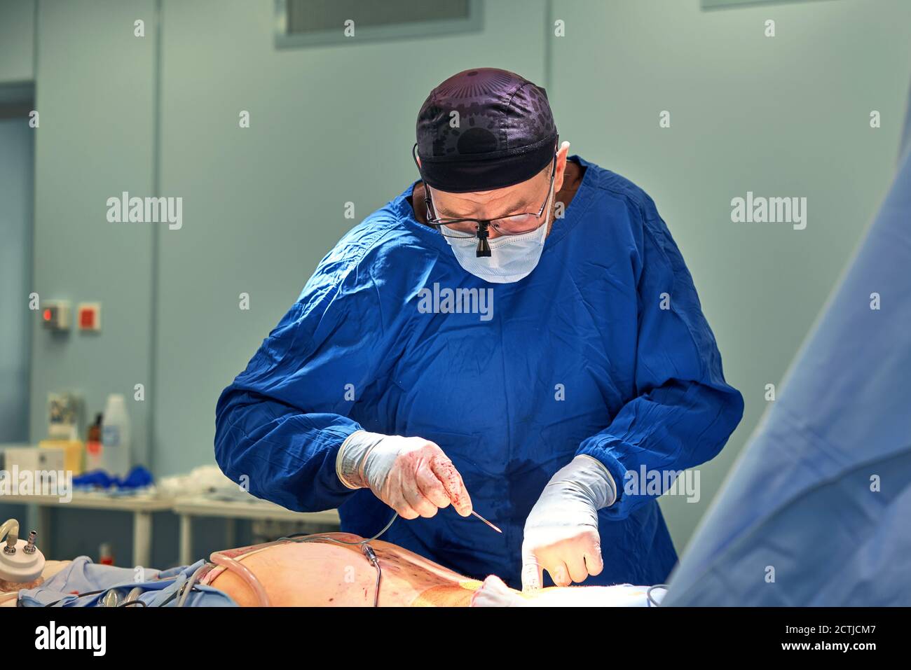 Team surgeon at work in operating room Stock Photo - Alamy