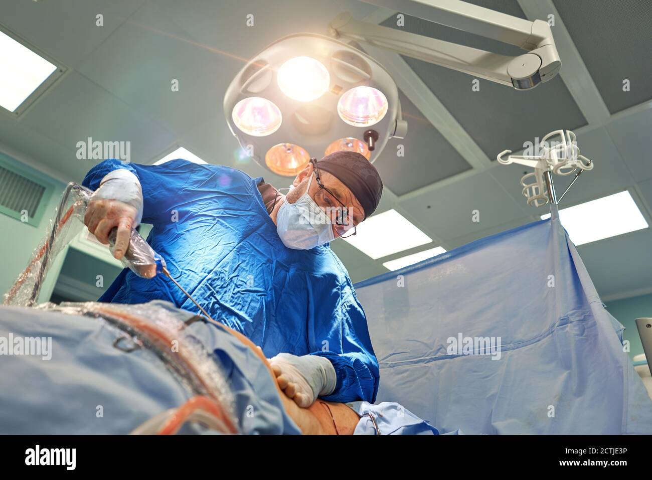 Team surgeon at work in operating room Stock Photo - Alamy