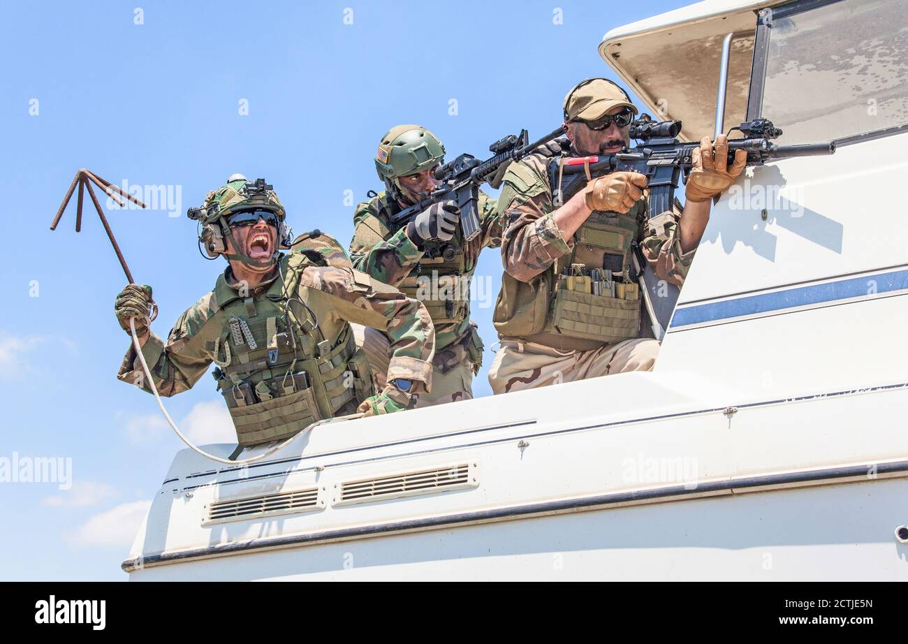 Army special operations soldiers, SEALs team, elite commando fighters ...
