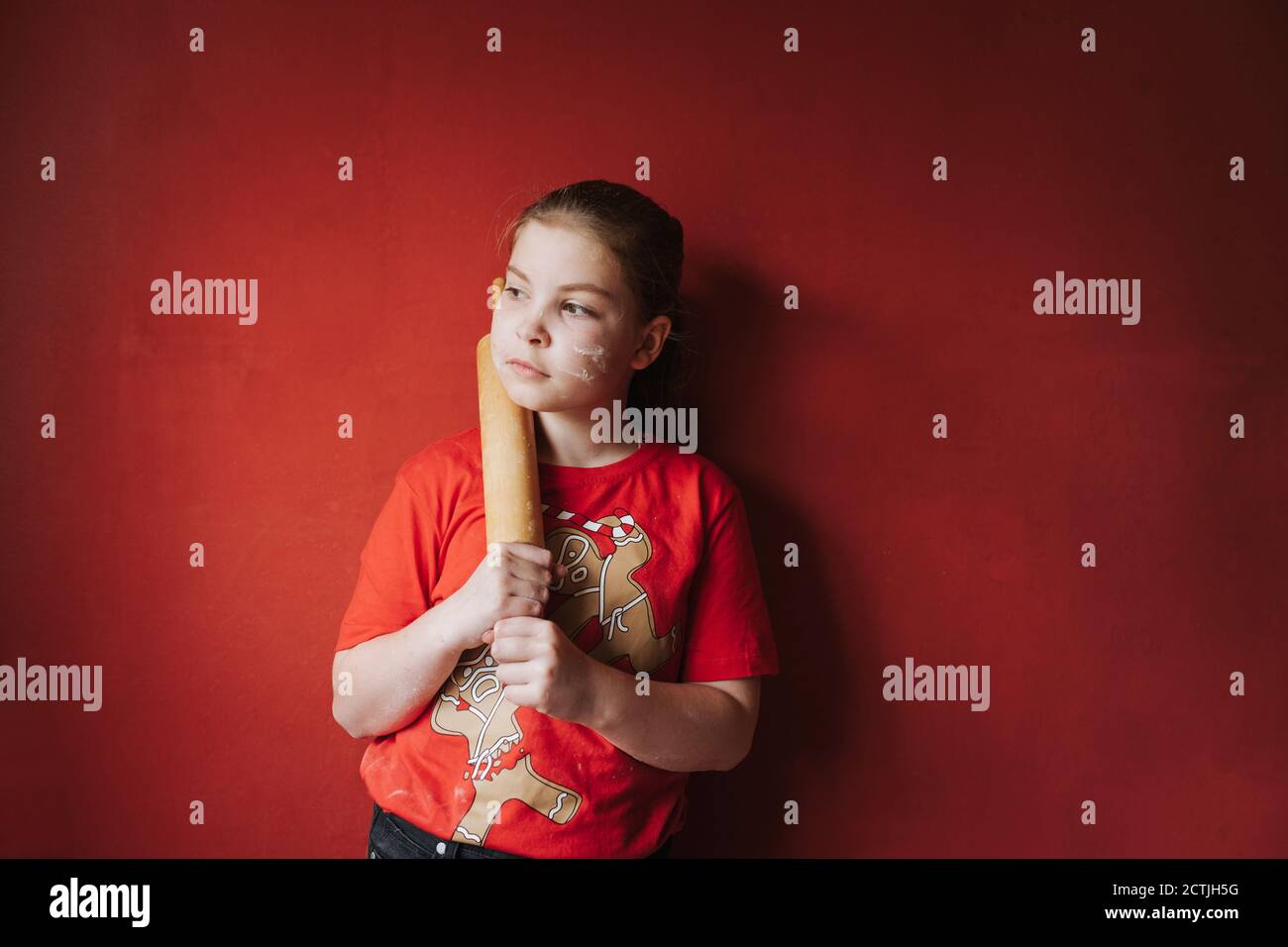 Child decorating a wall hi-res stock photography and images - Alamy