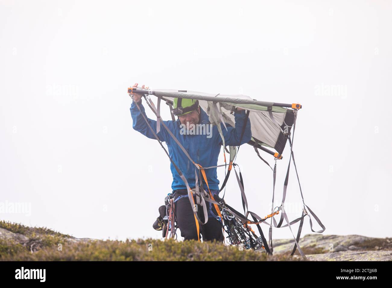 Portaledge hi-res stock photography and images - Alamy