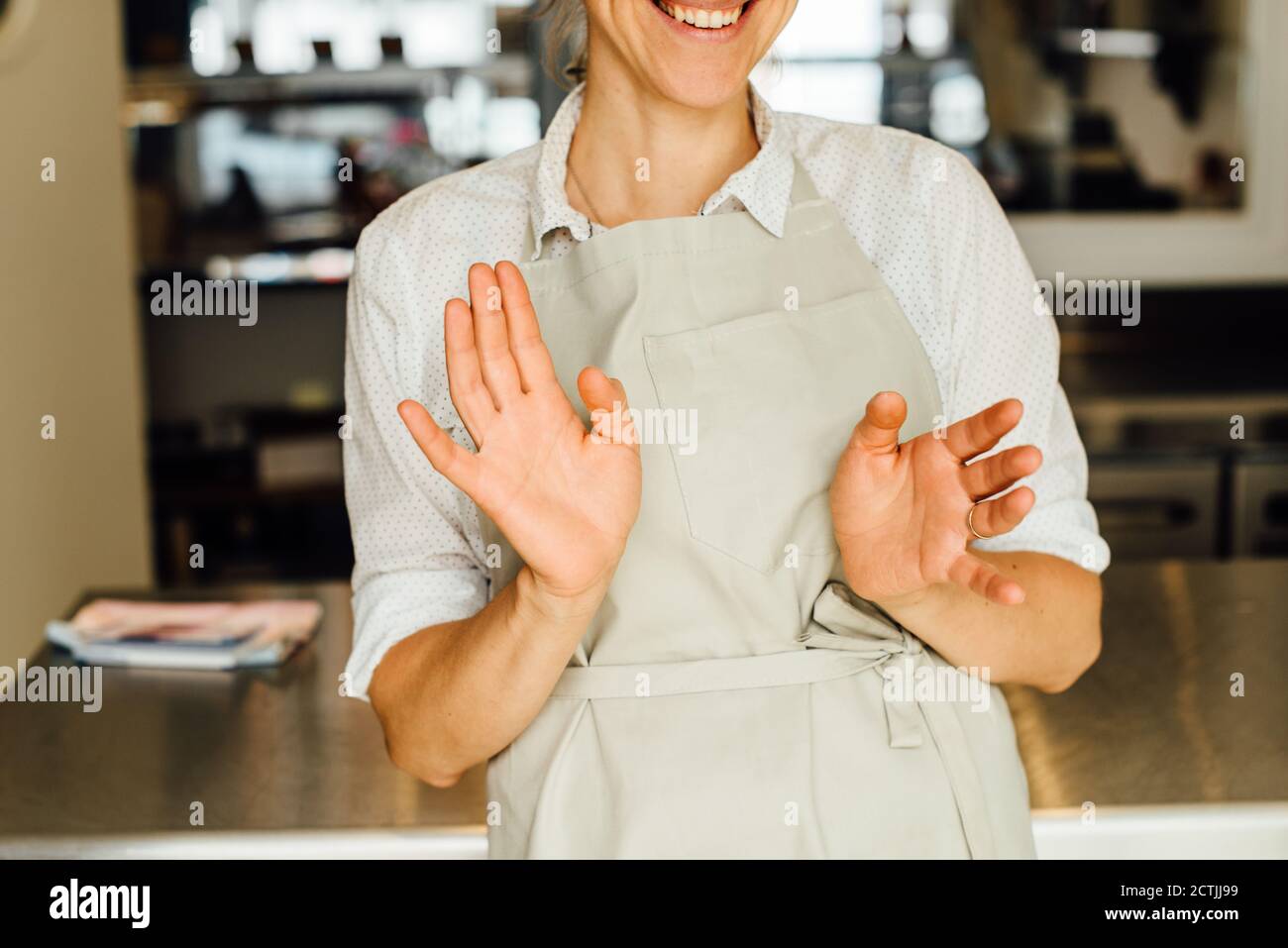Hands of a female chef wearing an apron Stock Photo - Alamy