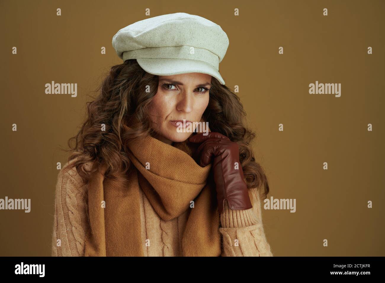 Angry alpaca hi-res stock photography and images - Alamy