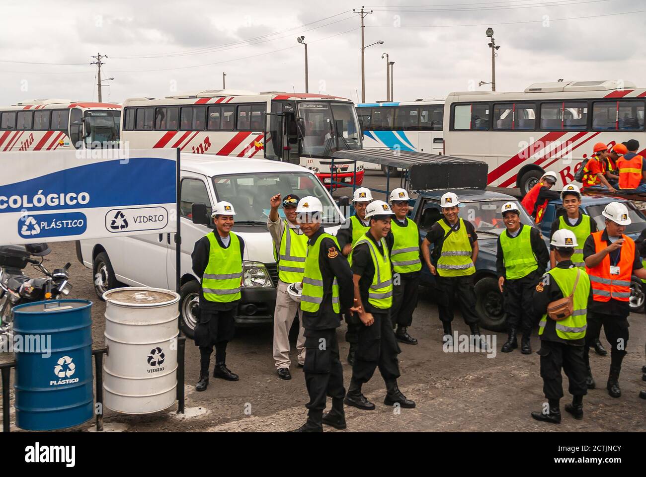 Red and white buses hi-res stock photography and images - Alamy