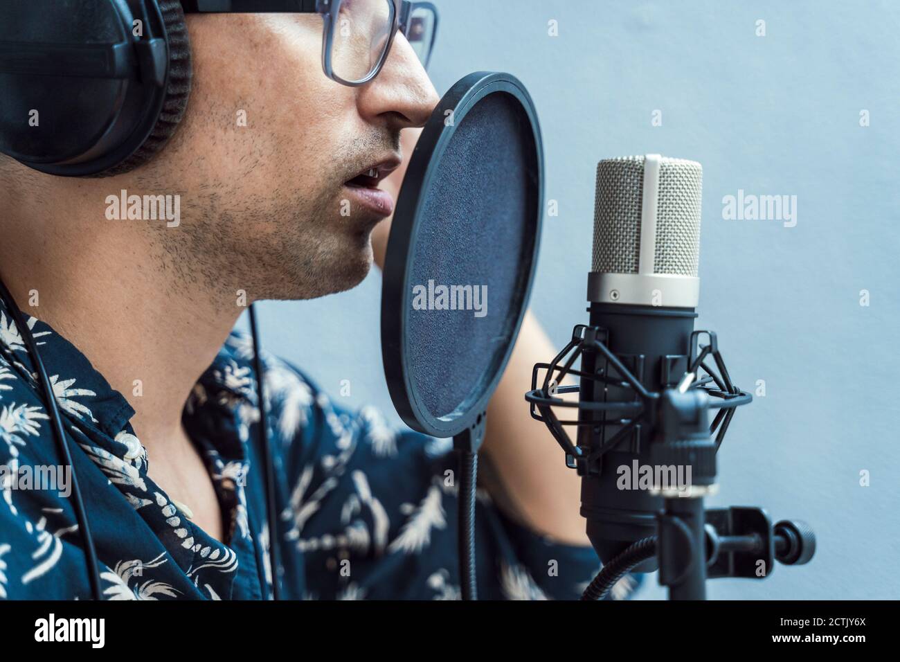 Man singing on microphone Stock Photo - Alamy