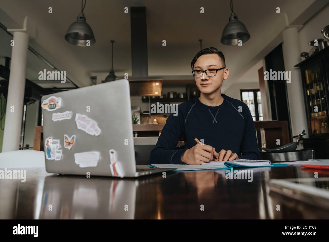 Man studying internet hi-res stock photography and images - Alamy