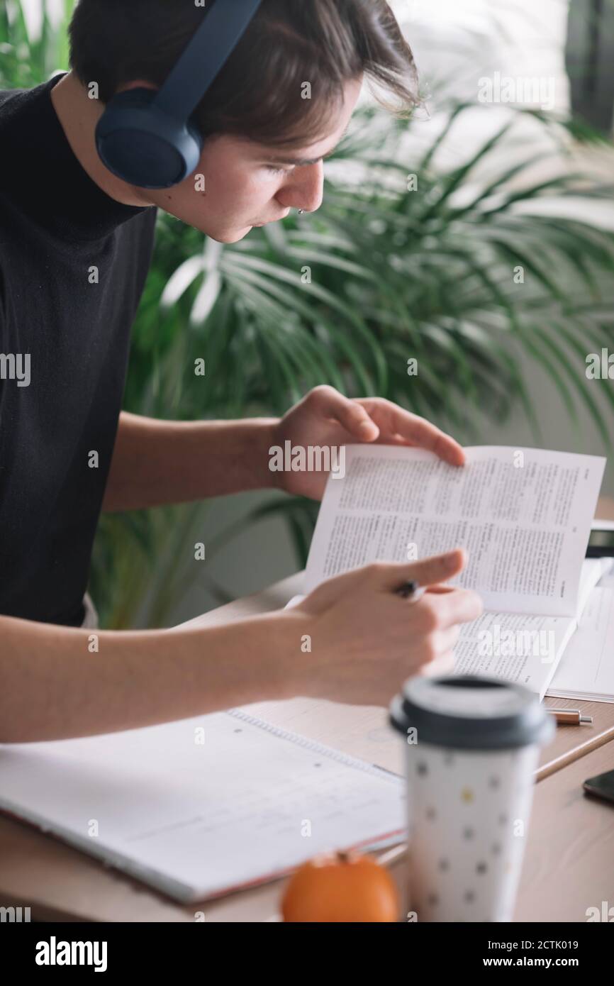 Student learning music hi-res stock photography and images - Alamy