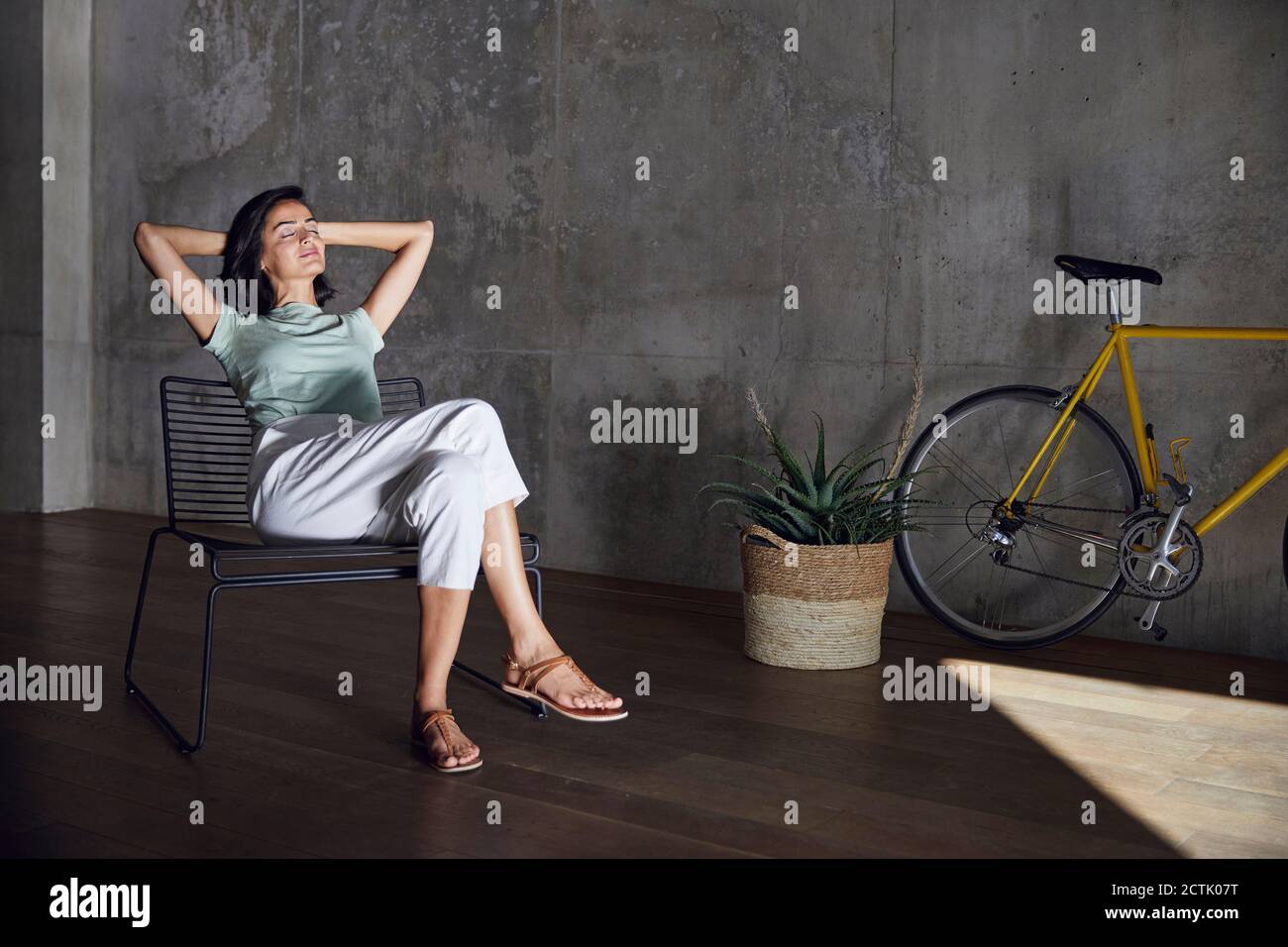 Resting head on the wall hi-res stock photography and images - Alamy