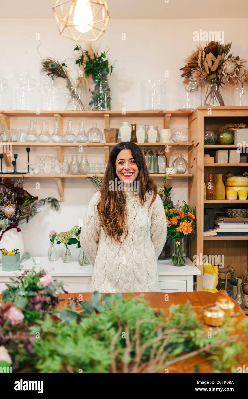 Woman standing behind table hi-res stock photography and images - Alamy
