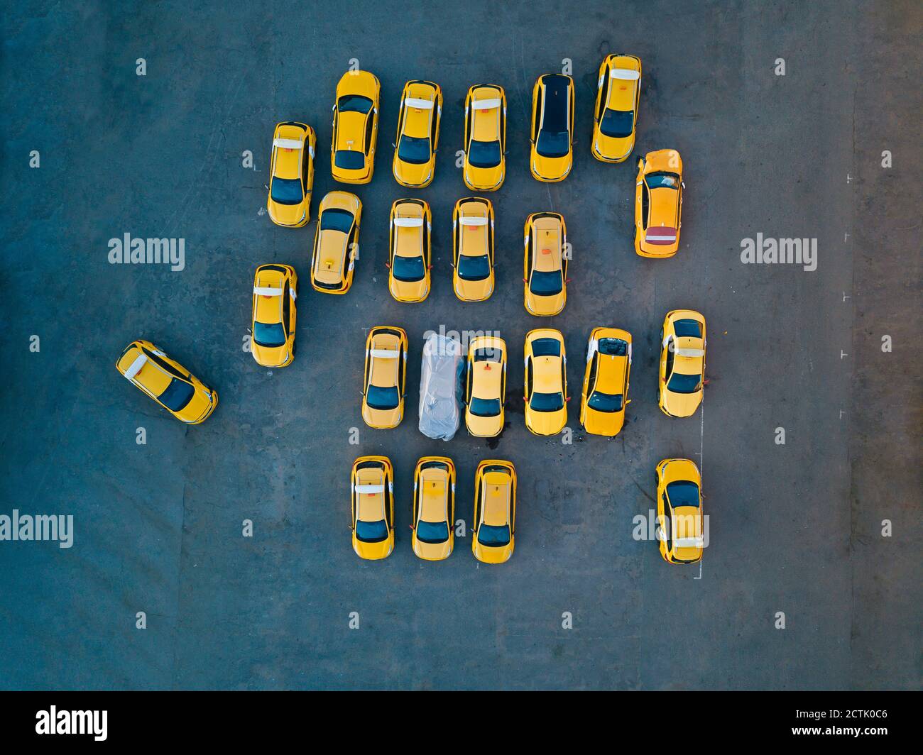 Yellow cars hi-res stock photography and images - Alamy