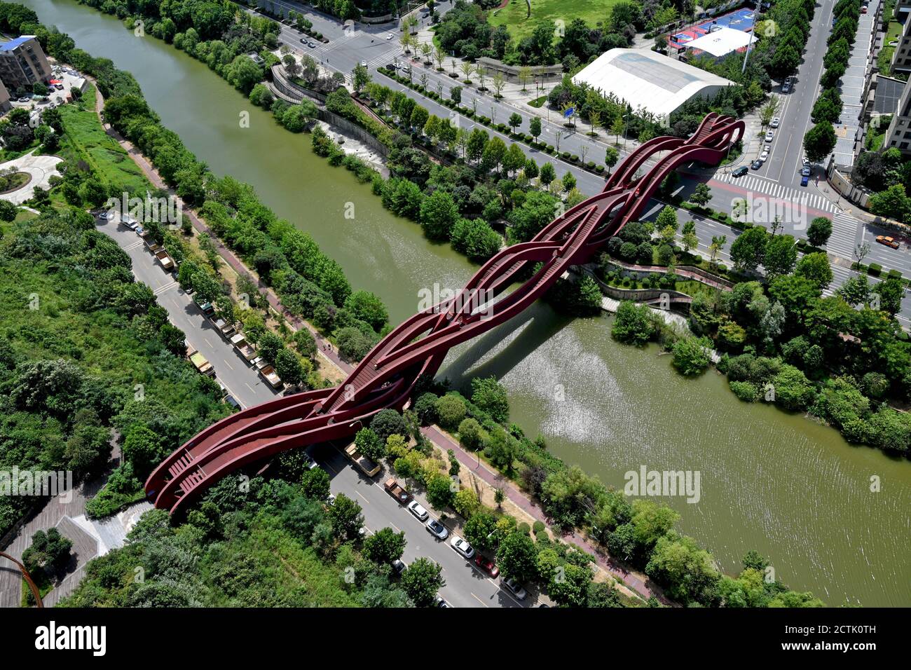 The Chinese knotting Bridge, which was made of 308 million tons of ...