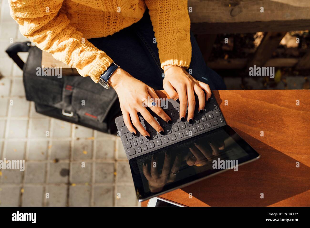 Digital typing hi-res stock photography and images - Alamy