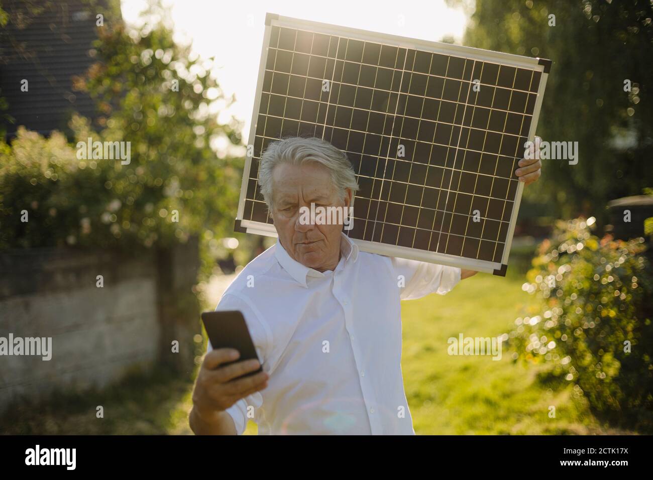 Man holding solar cell hi-res stock photography and images - Alamy