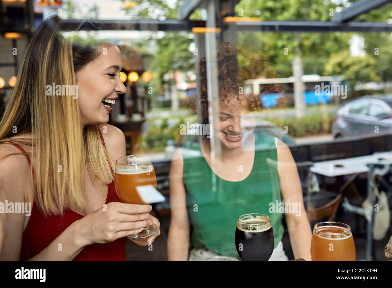 Women out socializing hi-res stock photography and images - Alamy
