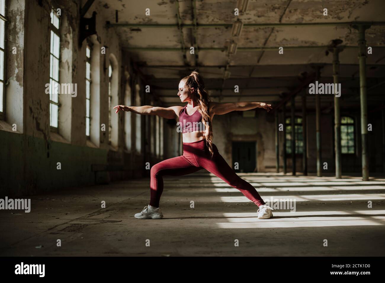 Position outstretched arms hi-res stock photography and images - Alamy