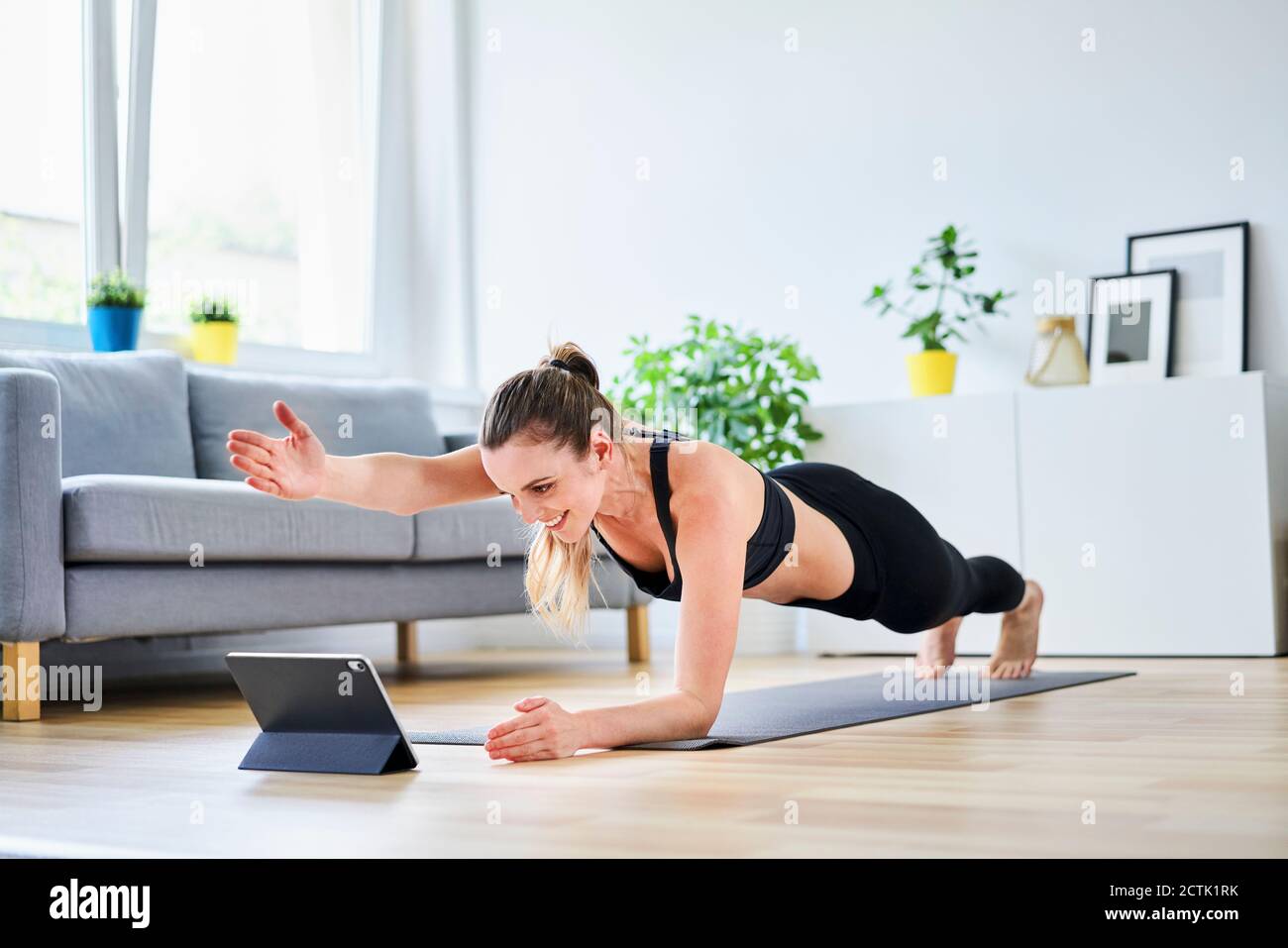 Women plank exercise arm hi-res stock photography and images - Alamy