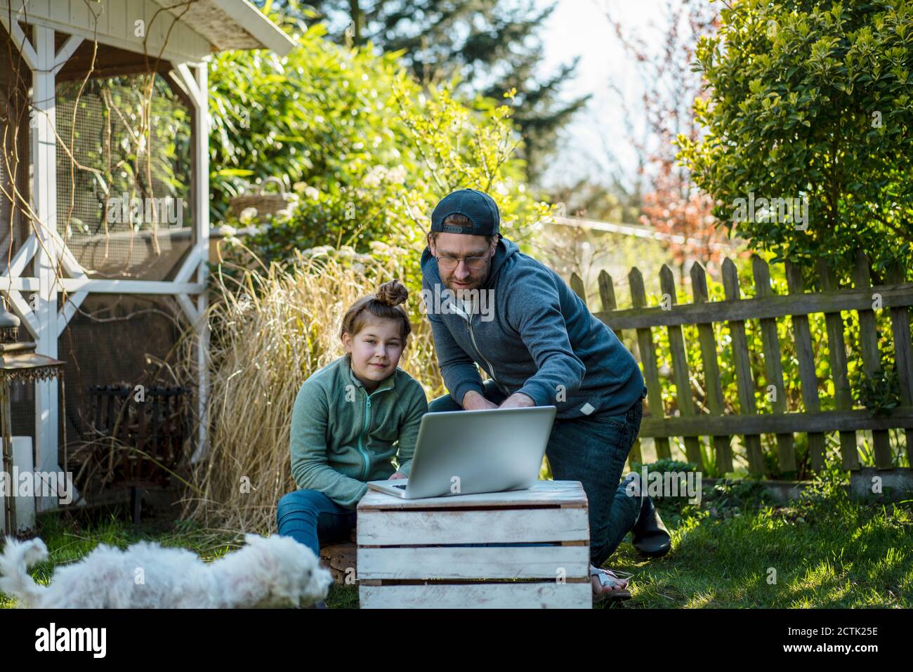 Portrait parents daughter using hi-res stock photography and images - Alamy