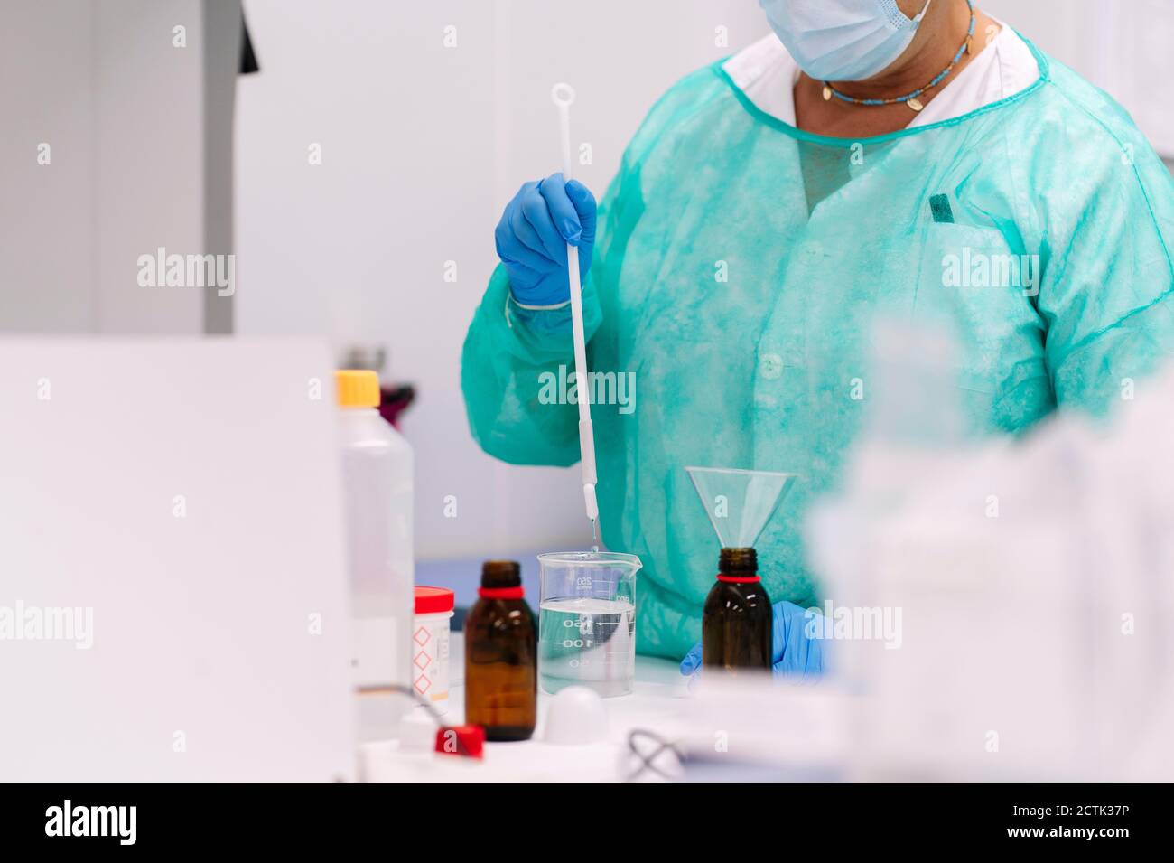 Experiment preparation hi-res stock photography and images - Alamy