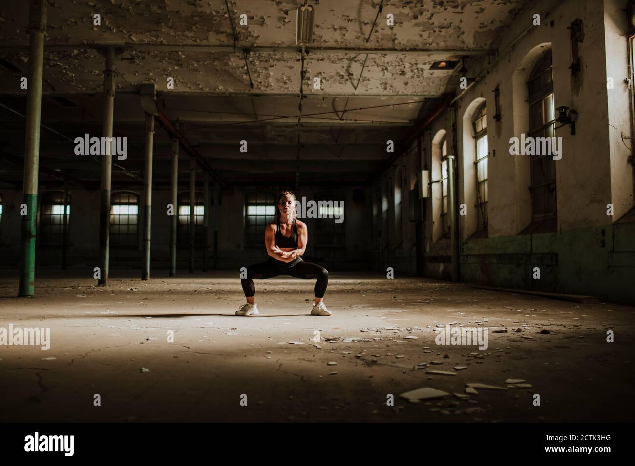 Crouching legs hi-res stock photography and images - Alamy