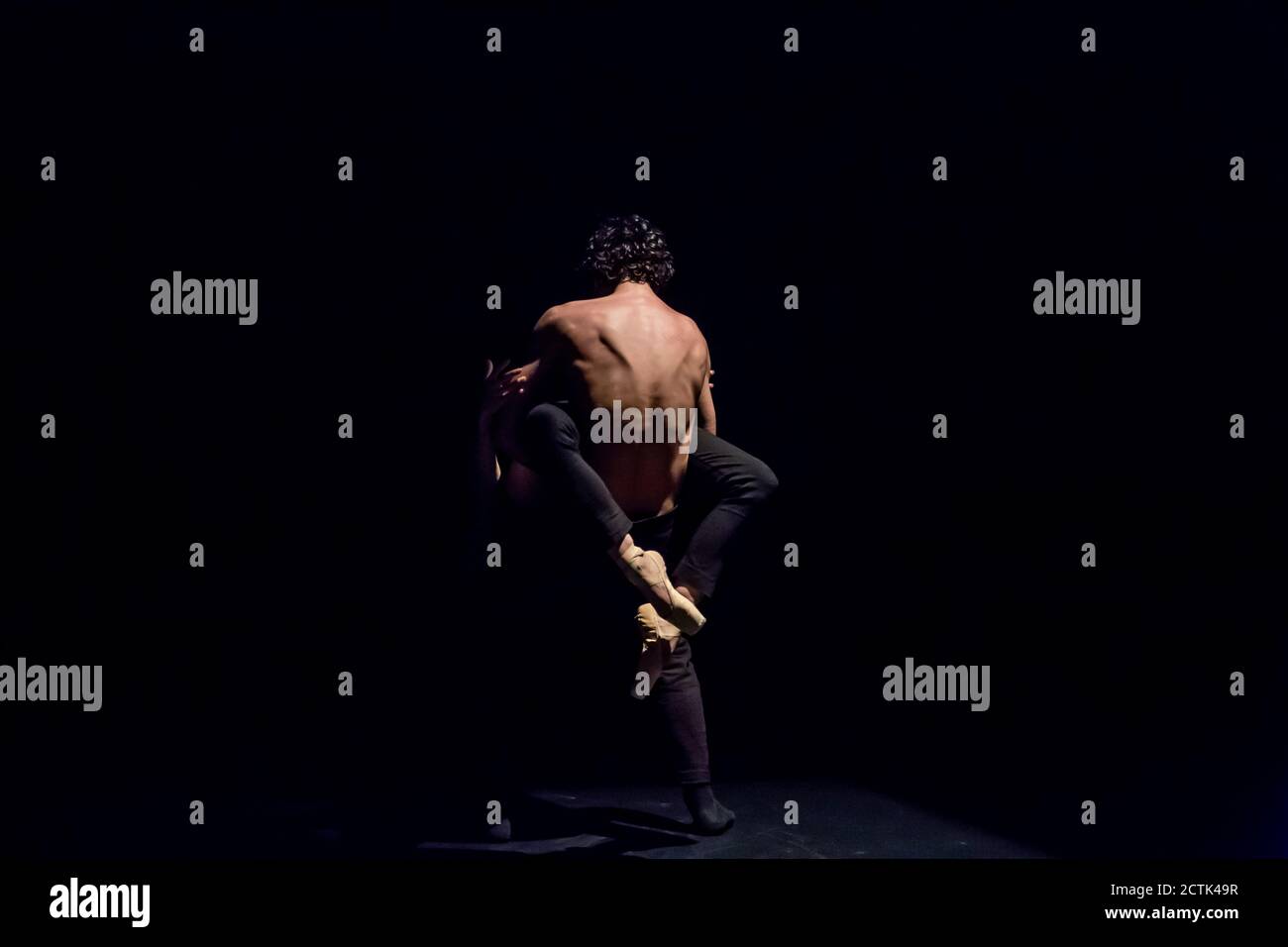 Contemporary dance performance stage hi-res stock photography and ...