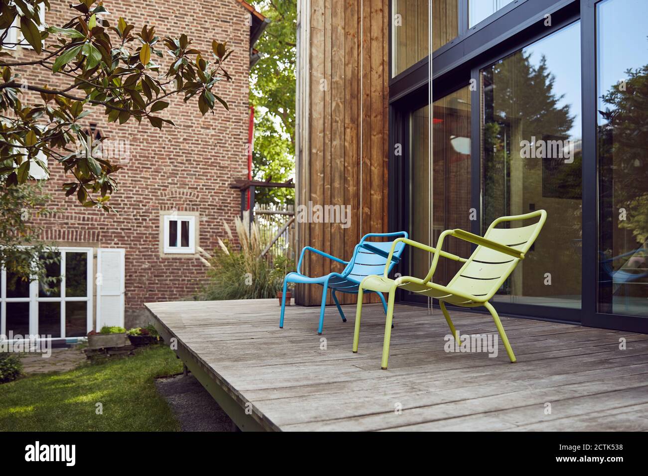 Empty outside exterior hi-res stock photography and images - Alamy